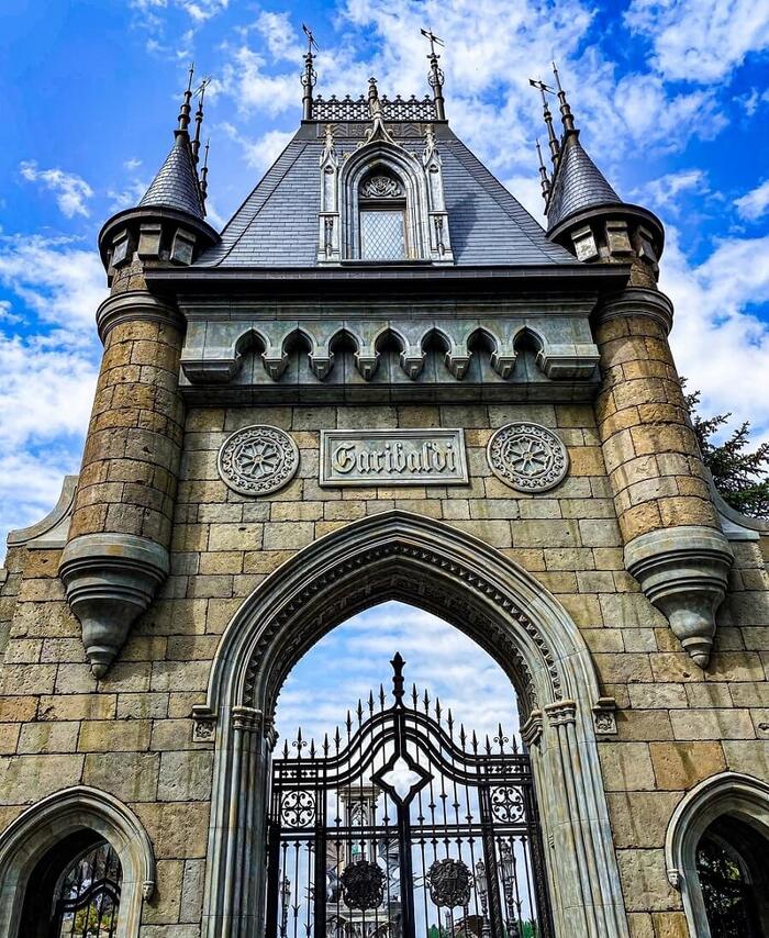 Кто и зачем построил готический замок в Самарской области? - 29.07.24 ...