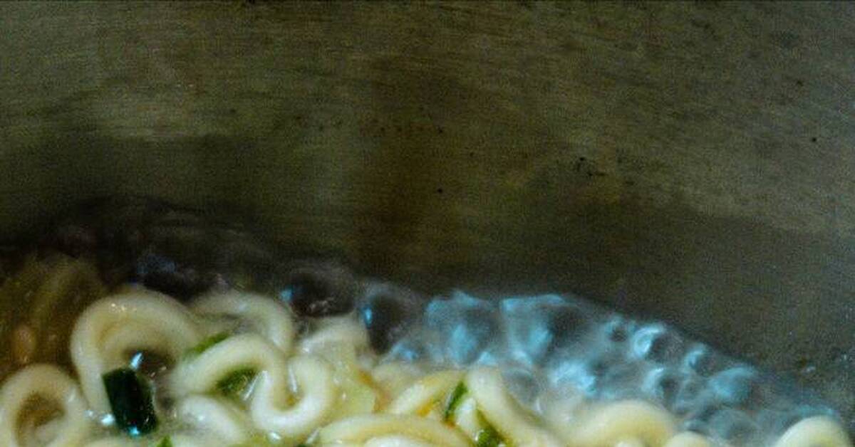 Готовим и пробуем лапшу со вкусом свиных ребер от Tangdaren | Пикабу