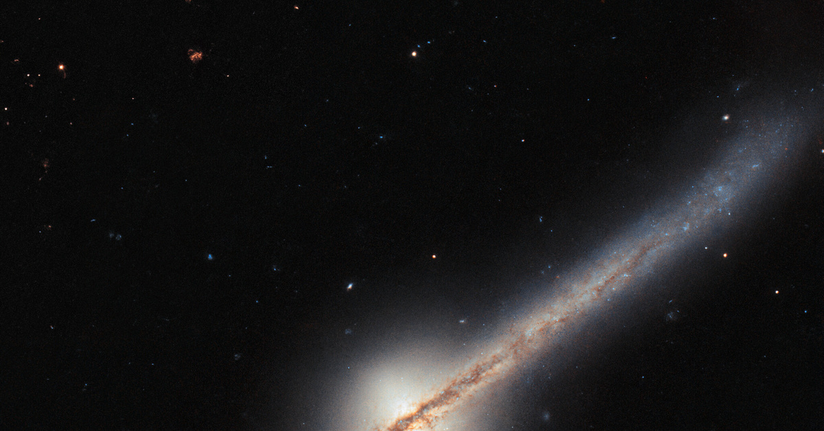 Телескоп "Хаббл" запечатлел спиральную галактику UGC 10043 - 23.11.24 ...