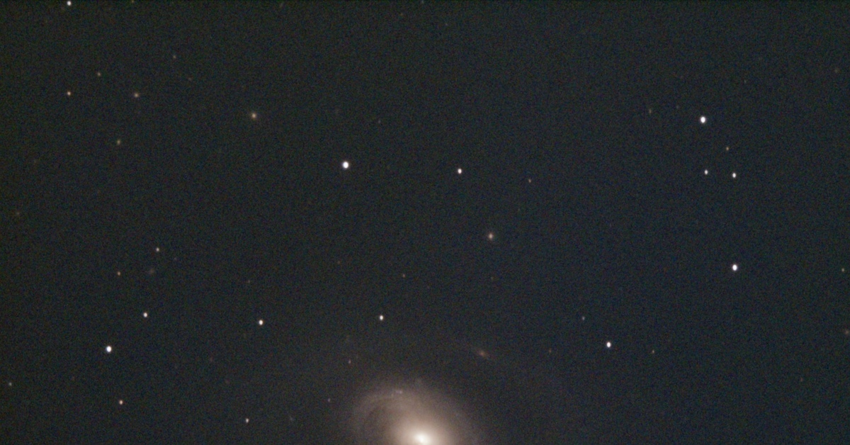 Спиральная галактика NGC 3368 (M96) показываю в телескоп как она ...