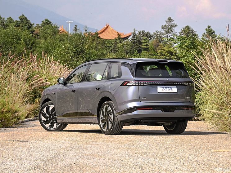 Cтартовала предпродажа пятиместной версии Dongfeng Yipai e008 | Пикабу