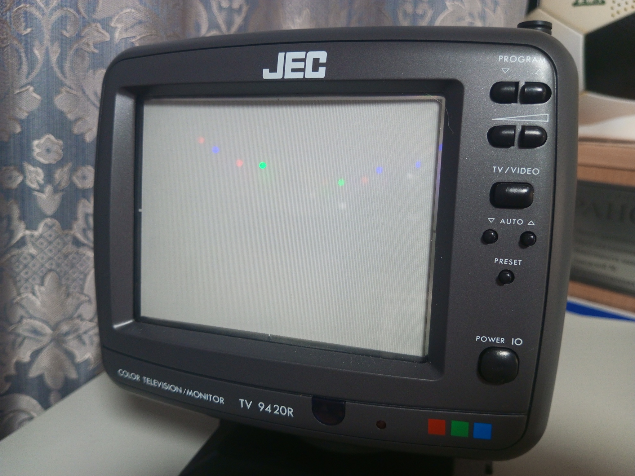 Переносной цветной телевизор JEC | Пикабу