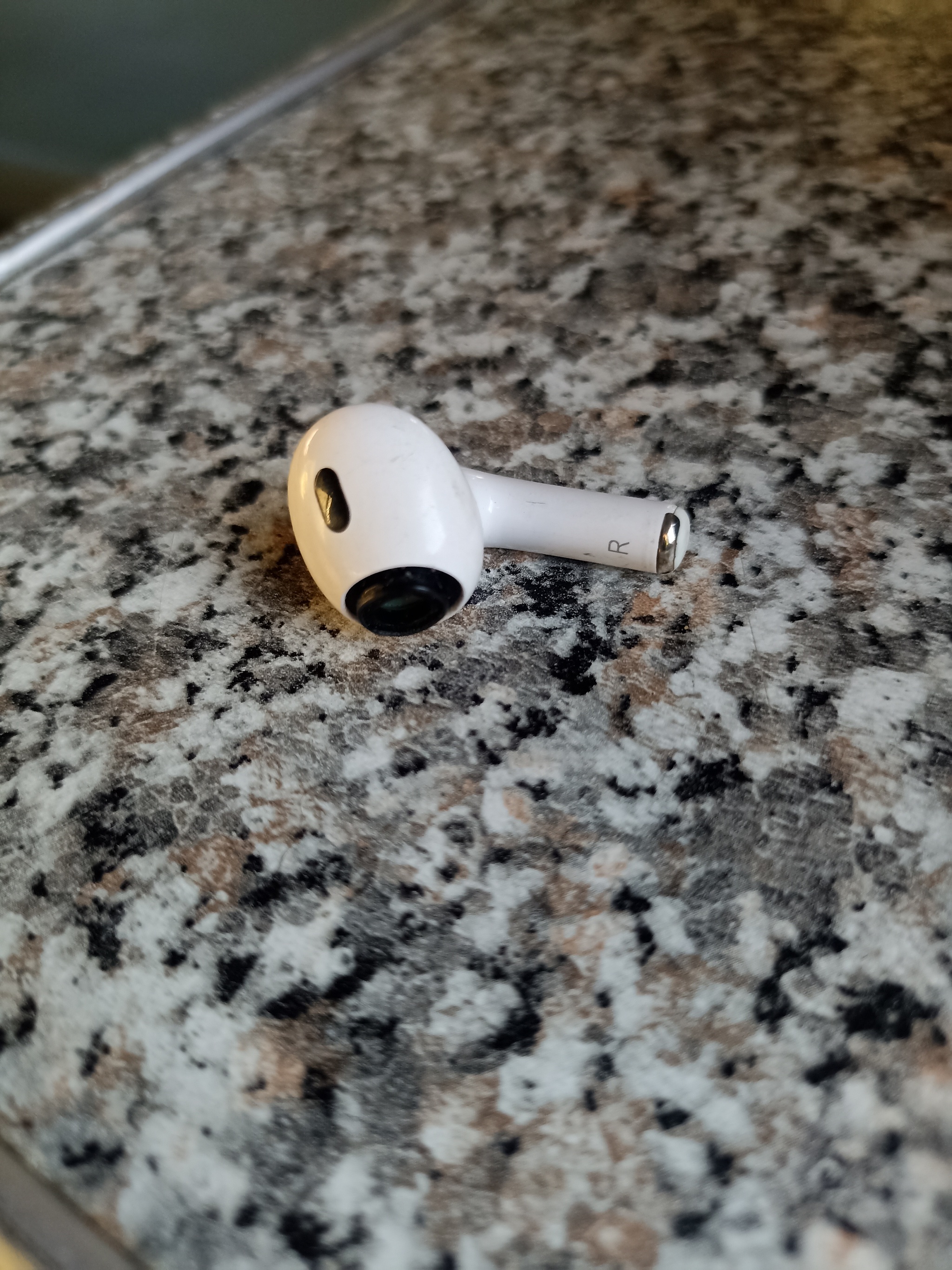 Найдены Apple Ipods A2931 | Пикабу