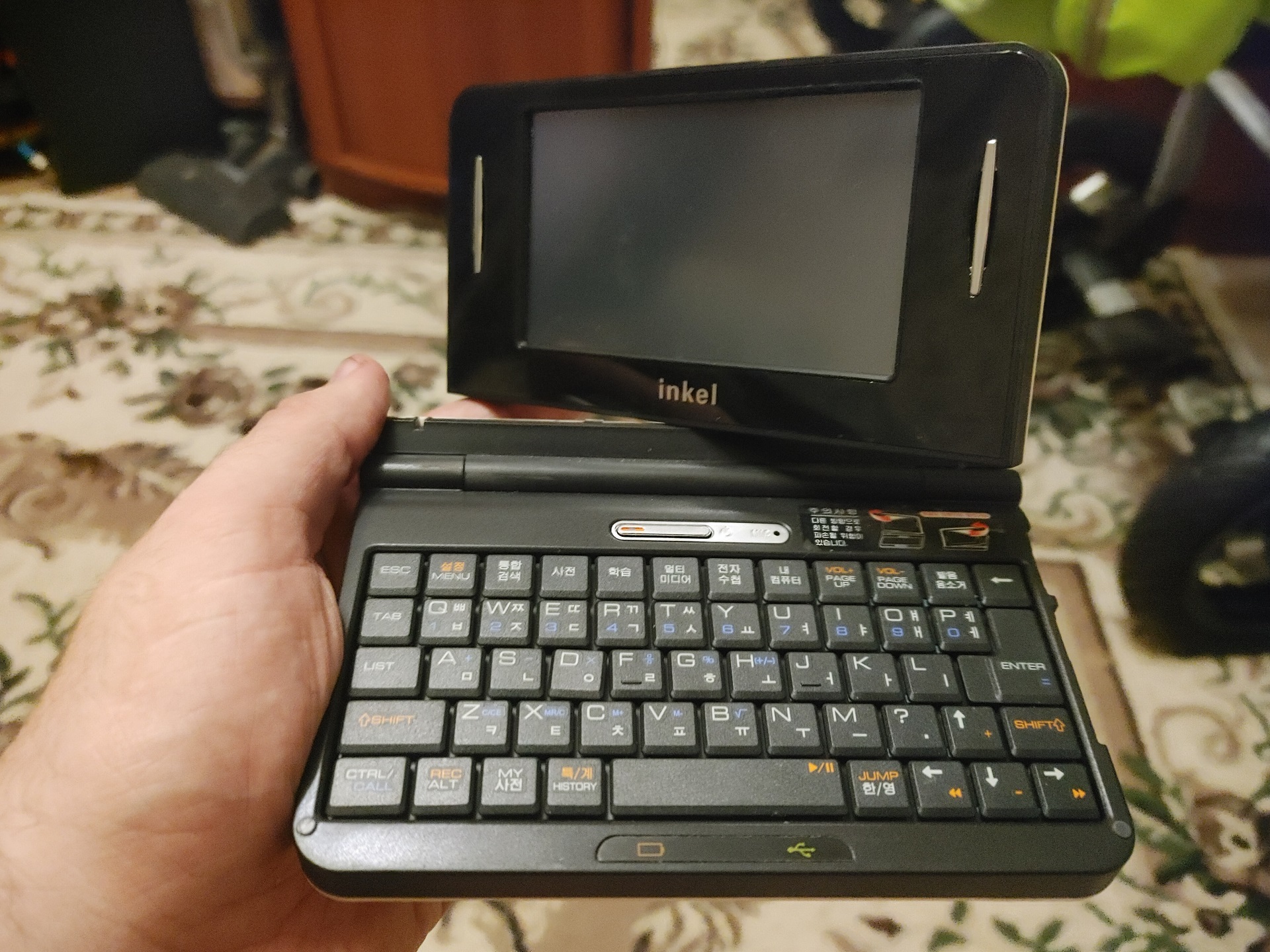 Как я купил за 400 рублей и отдриставрировал миниатюрный ARM-ноутбук из ...